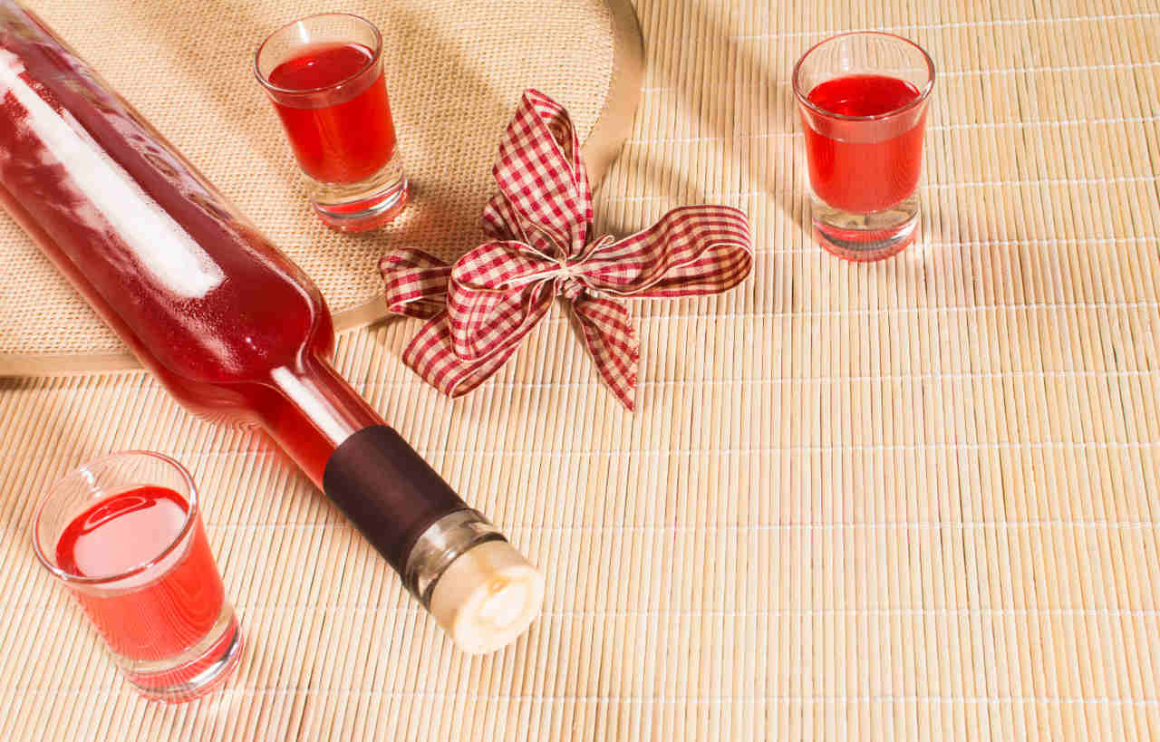 Likier wiśniowy – przepis i kilka popularnych drinków • Moje Drinki